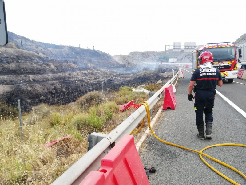 ! Spanish News Today - archived - Scrubland Fire Alongside A-7 Disrupts ...